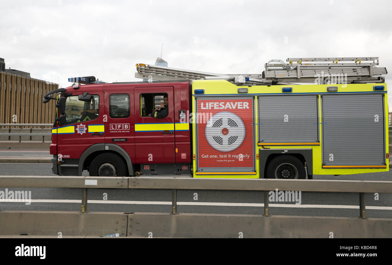 London fire brigade ladder truck hi-res stock photography and images ...