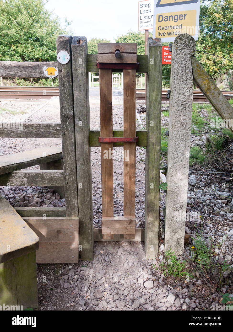 Keep crossing clear train sign hi-res stock photography and images - Alamy