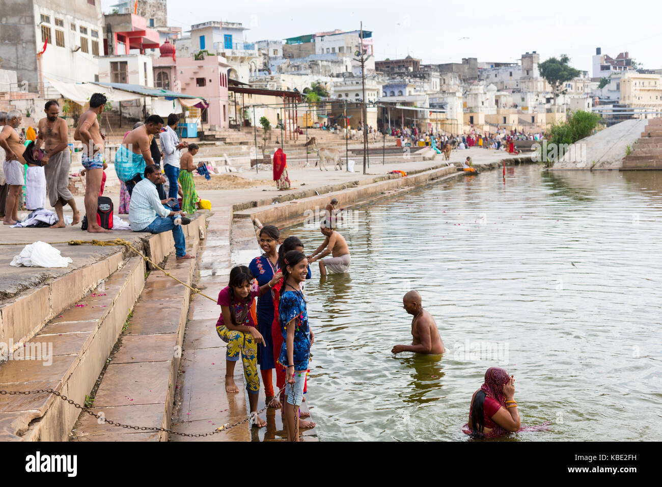 PUSHKAR, INDIA - SEPTEMBER 17, 2017: Hindu devotees pilgrims bathing in ...