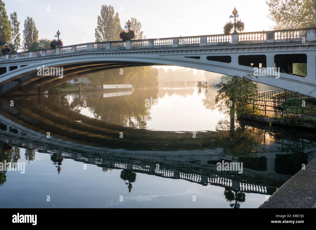 Dawn, Reading Bridge, River Thames, Reading, Berkshire, England, UK, GB ...