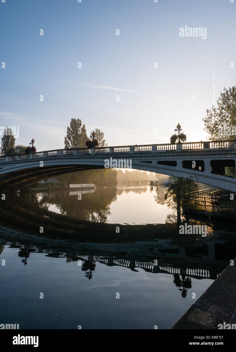 Dawn, Reading Bridge, River Thames, Reading, Berkshire, England, UK, GB ...