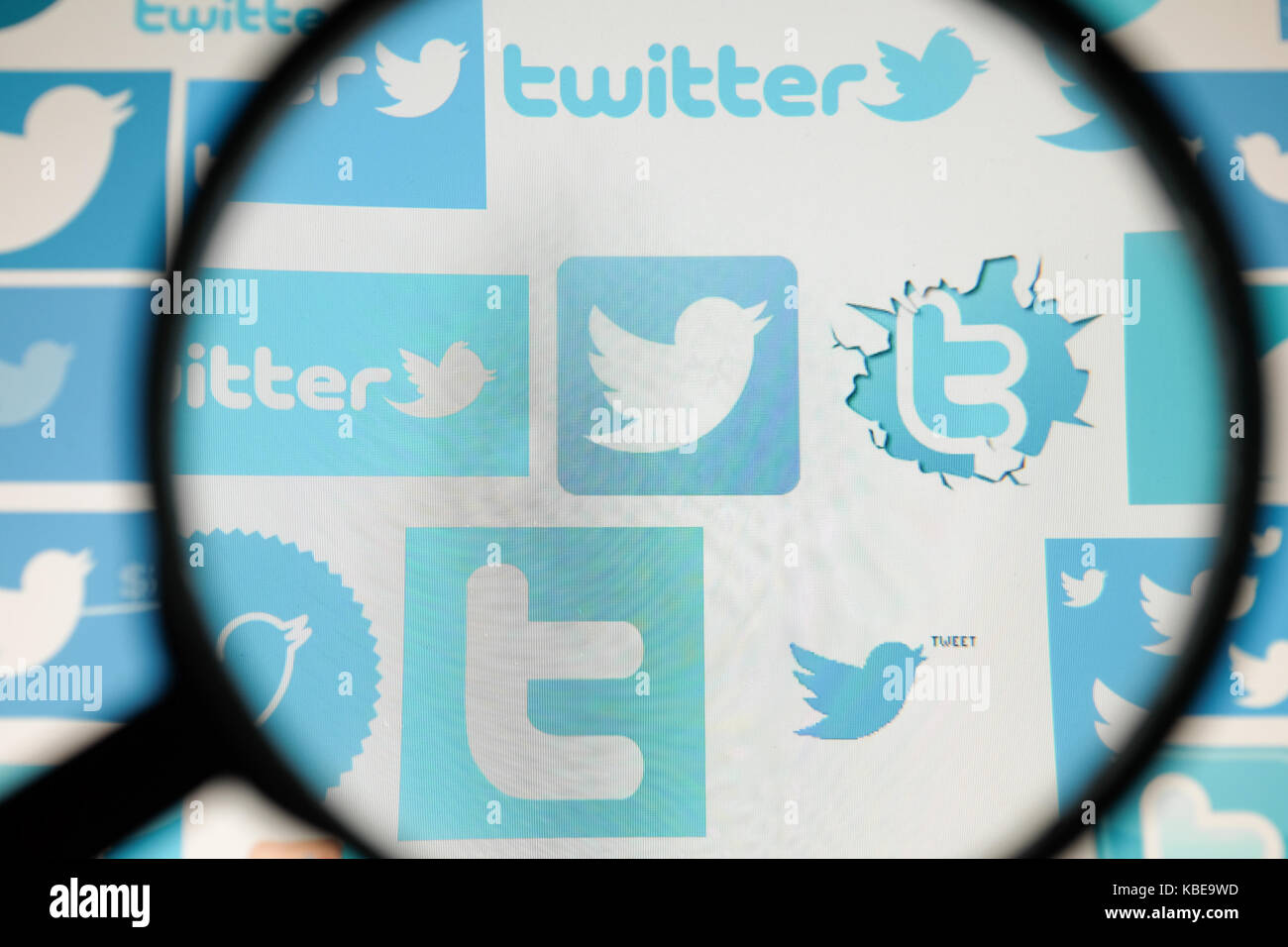 Glass twitter logo hi-res stock photography and images - Alamy