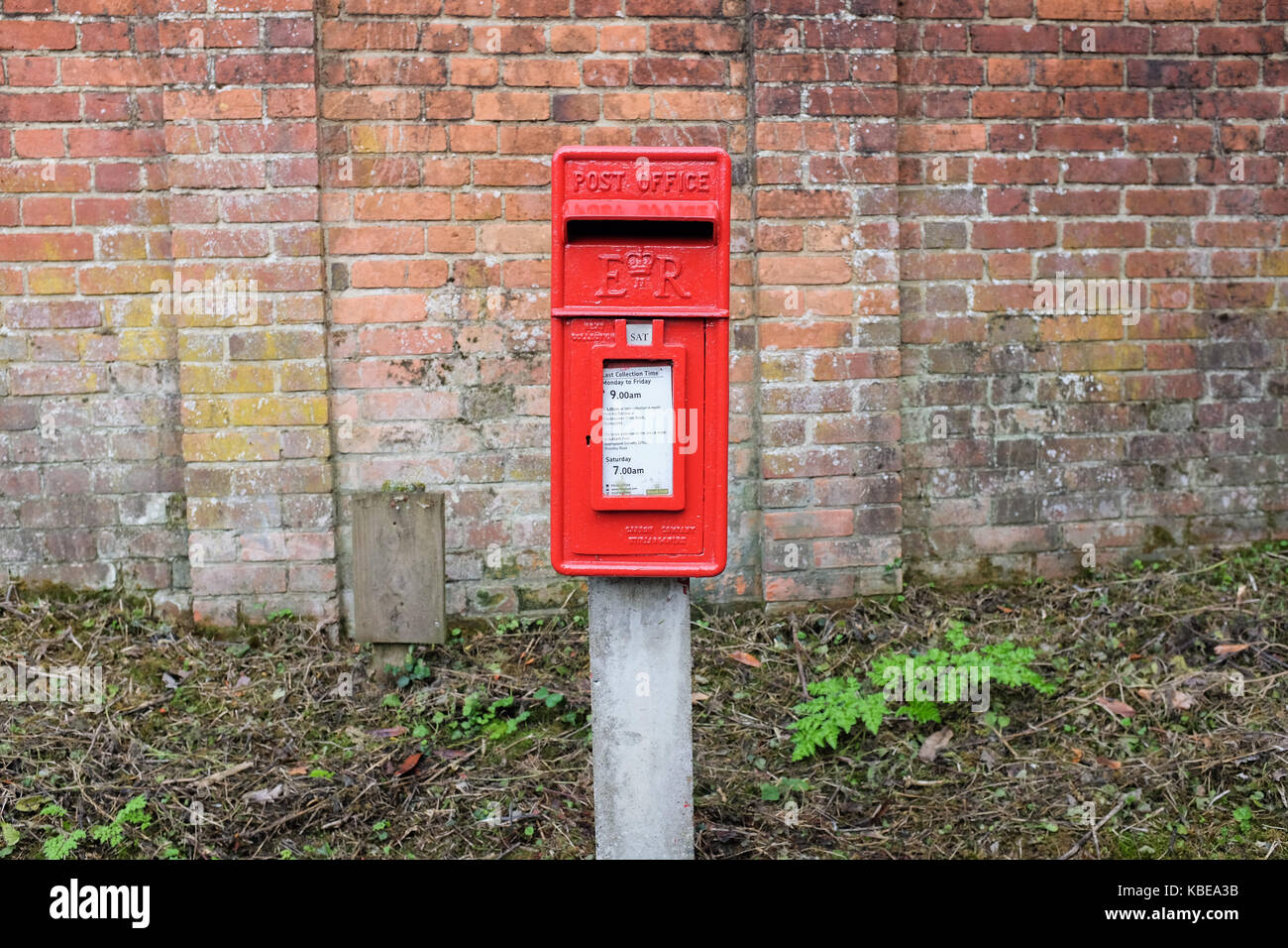 A red post box in England Stock Photo - Alamy