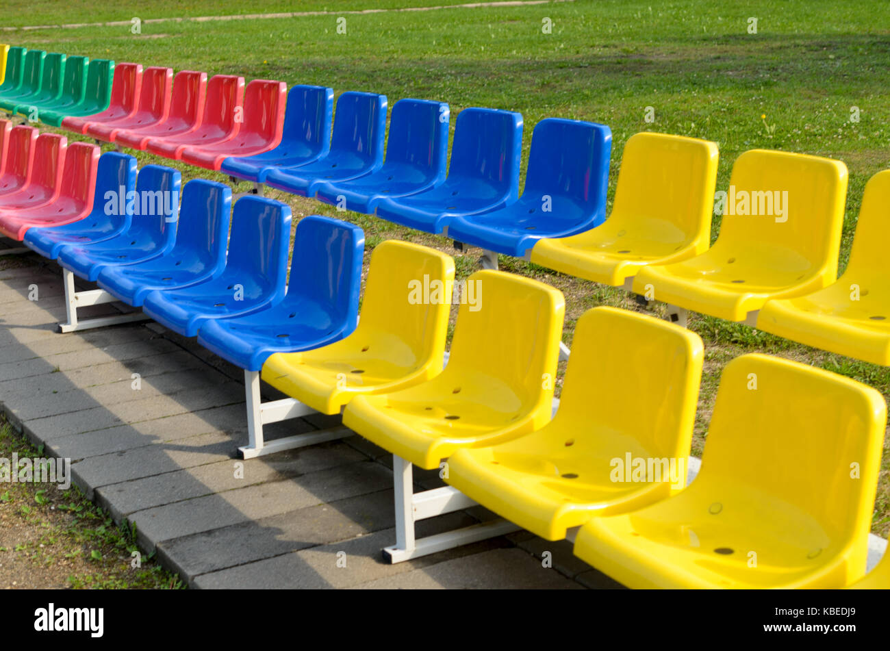Sports fans standing in stadium hi-res stock photography and images - Alamy
