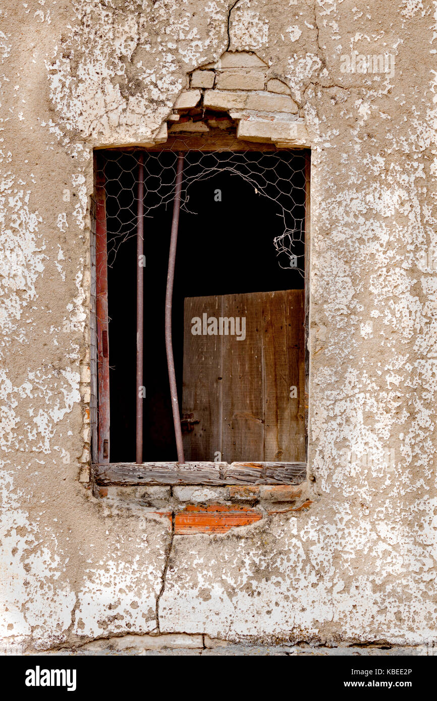 Ruined window of an abandoned house Stock Photo - Alamy