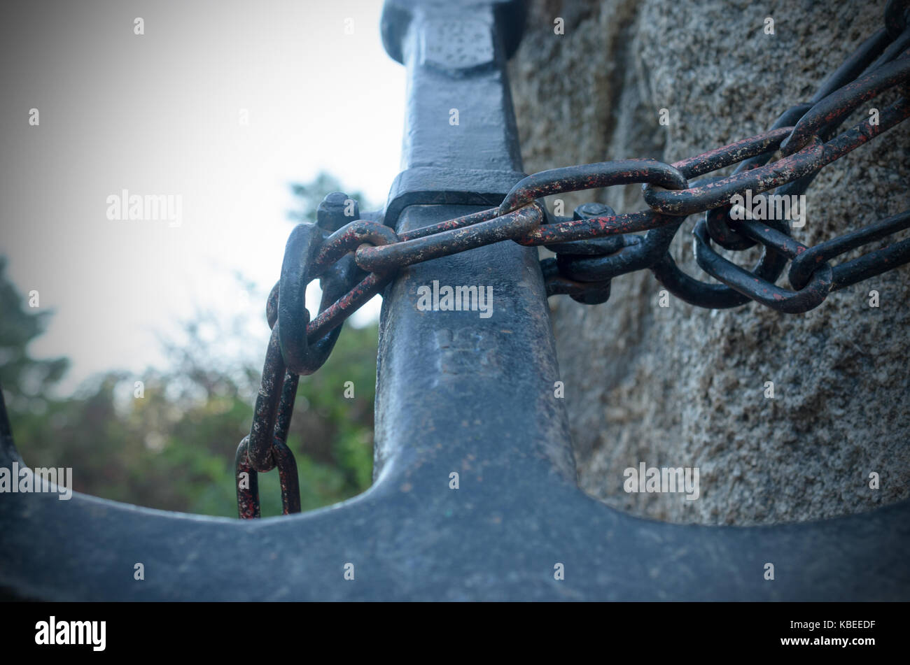Anchor and chain statue hi-res stock photography and images - Alamy