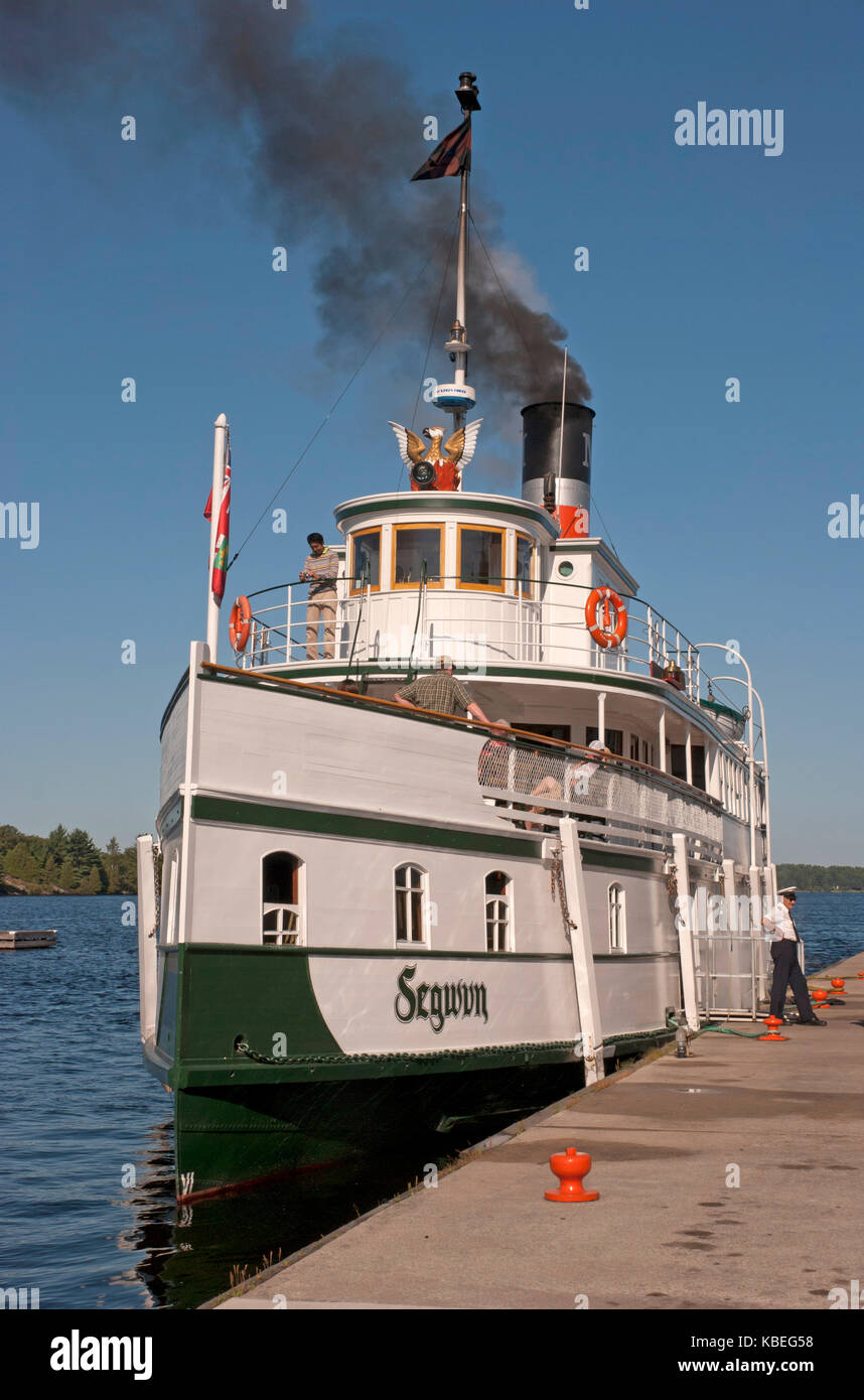 Steam boats hi-res stock photography and images - Alamy