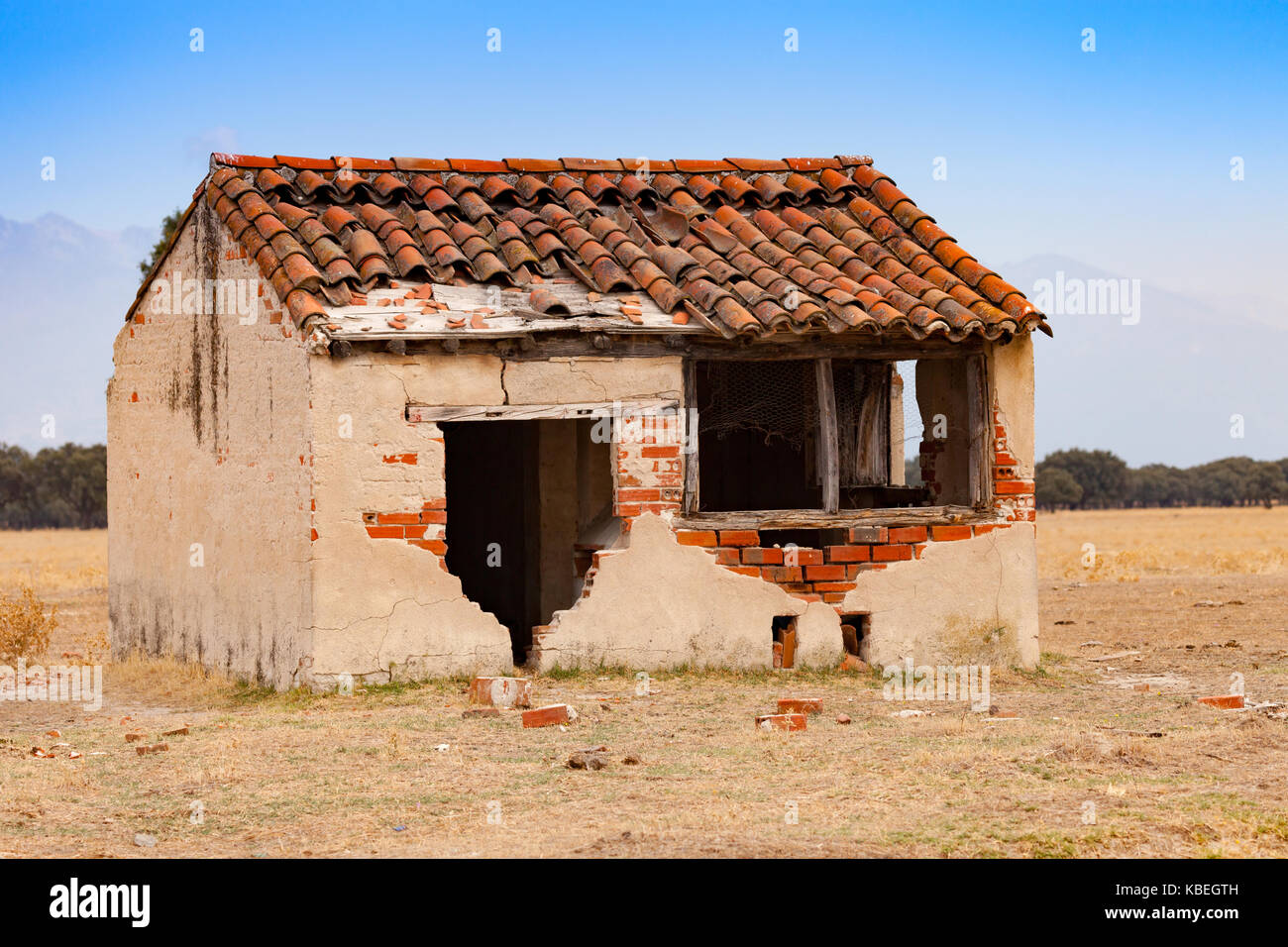 Small old house with the roof collapsed and a broken window Stock Photo ...