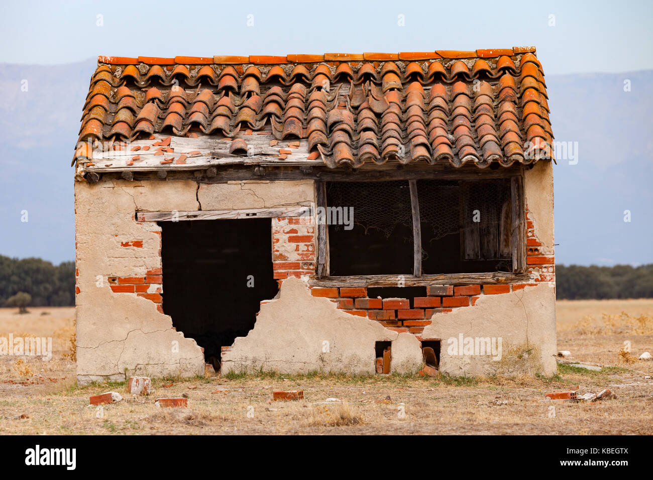 Small old house with the roof collapsed and a broken window Stock Photo ...