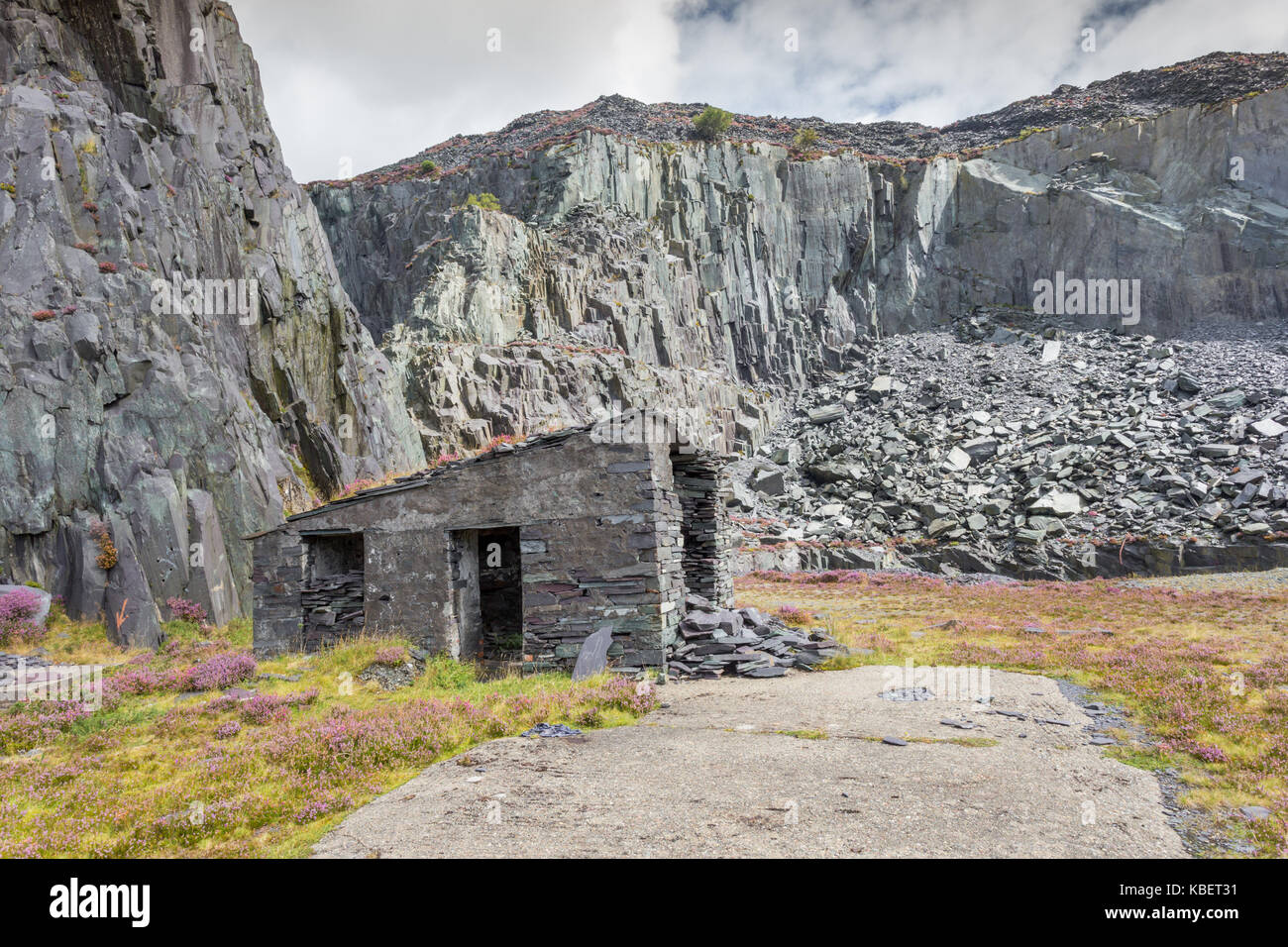 Slate landscape wales hi-res stock photography and images - Alamy