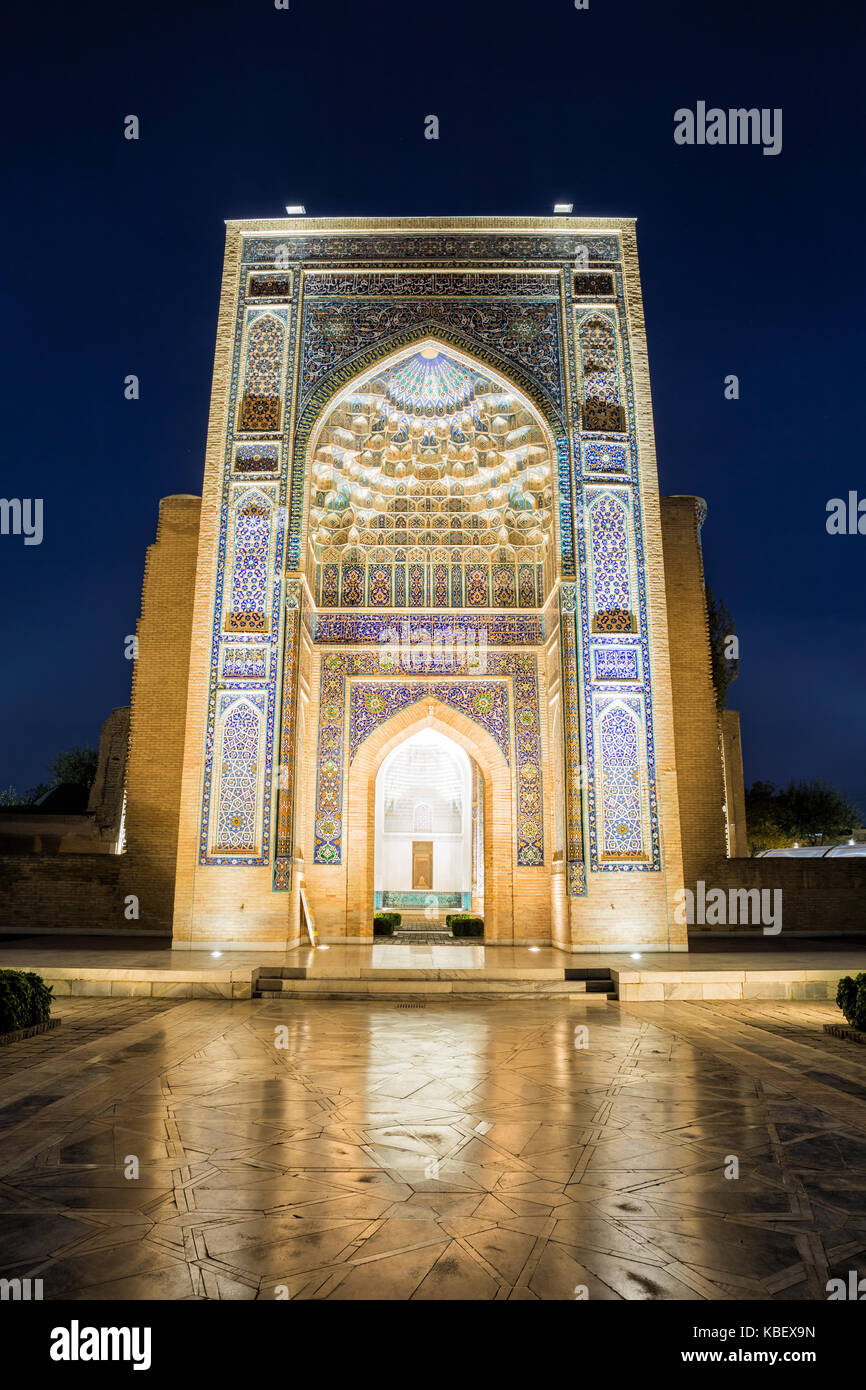Gur-Emir mausoleum of Tamerlane (Amir Timur) and his family at night ...