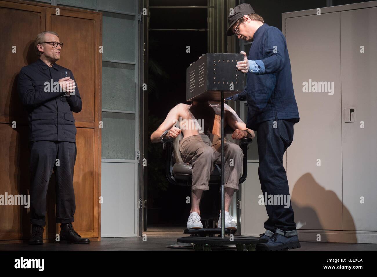 Actors Alexander Finkenwirth (l), Andreas Seifert, in a scene from ...