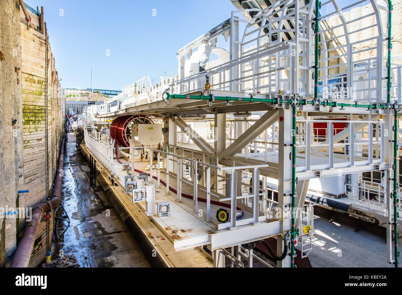 Major railway project Stuttgart - Ulm: assembling two 120 meters long ...