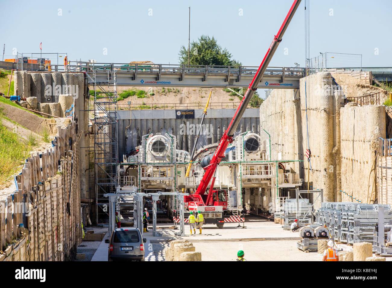 Major railway project Stuttgart - Ulm: assembling two 120 meters long ...