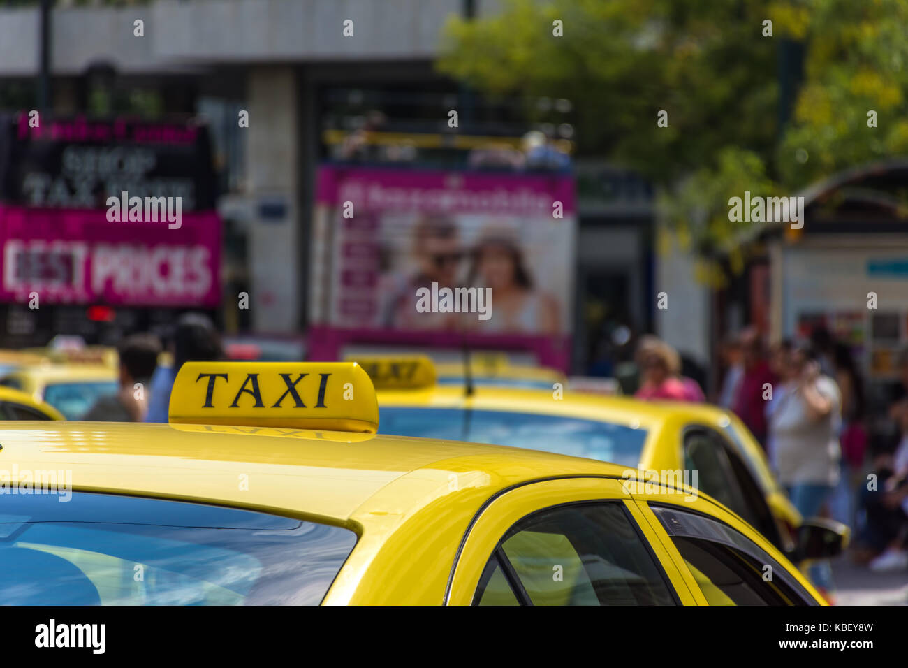 Yellow taxi sign on cab vehicle roof Stock Photo - Alamy