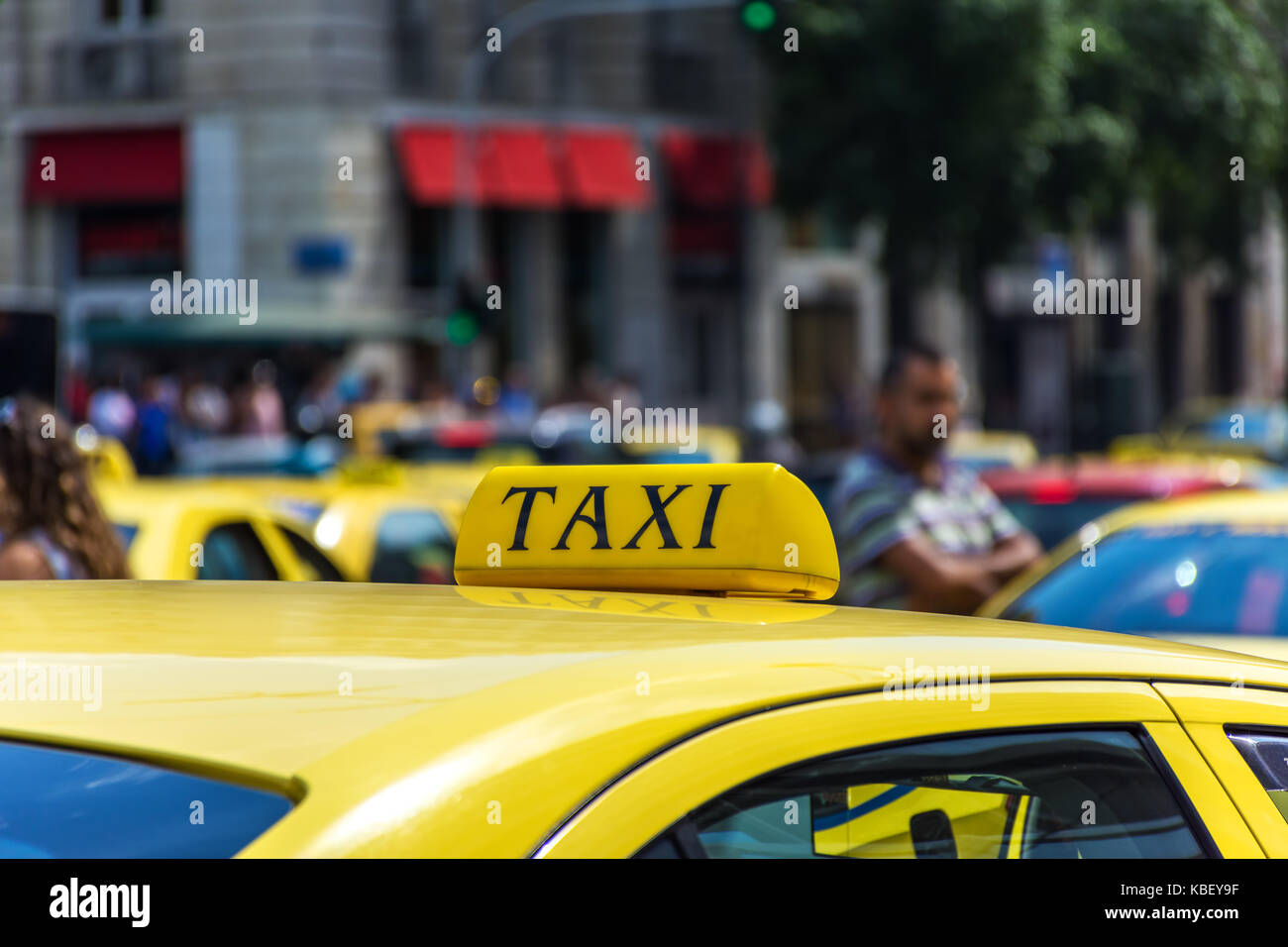 Yellow taxi sign on cab vehicle roof Stock Photo - Alamy