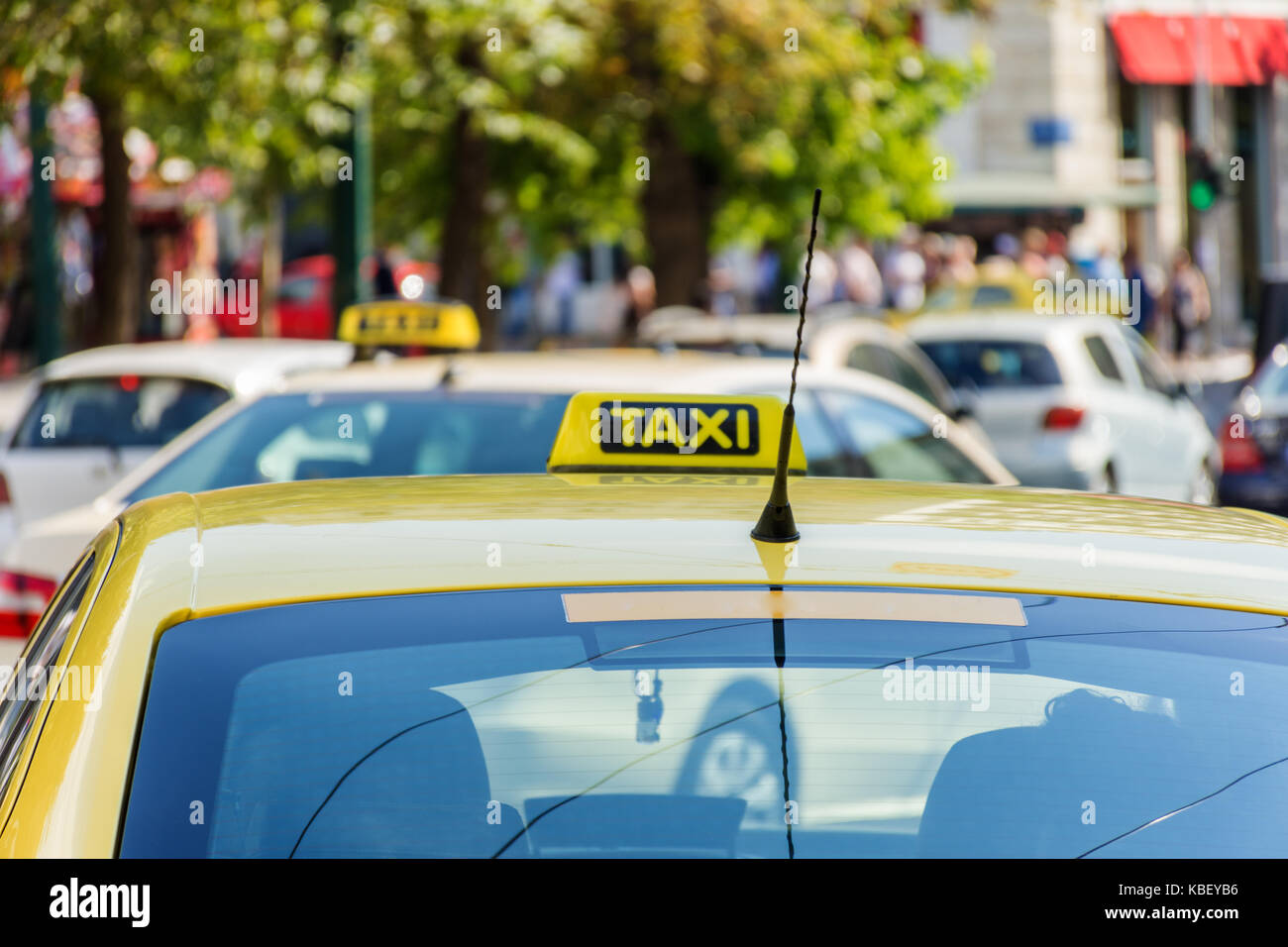 Yellow taxi sign on cab vehicle roof Stock Photo - Alamy