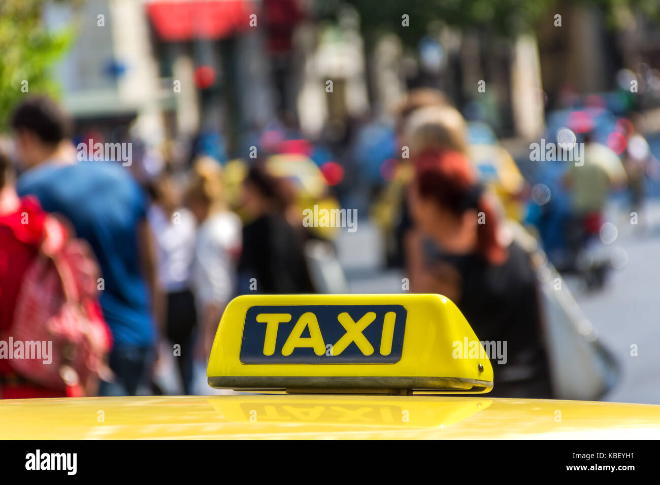 Yellow taxi sign on cab vehicle roof Stock Photo - Alamy