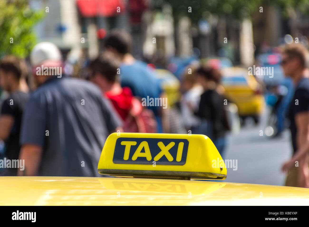 Yellow taxi sign on cab vehicle roof Stock Photo - Alamy