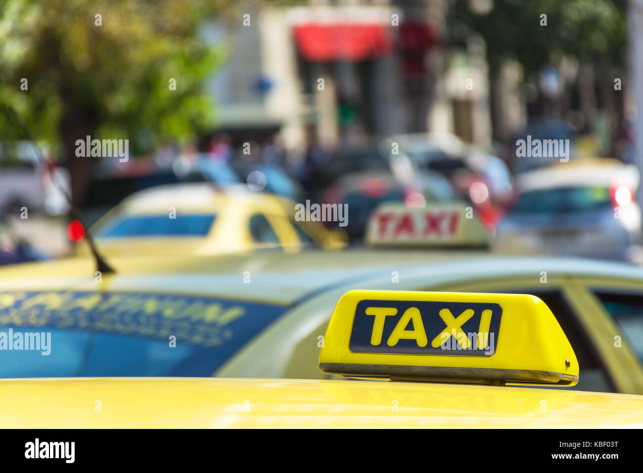 Yellow taxi sign on cab vehicle roof Stock Photo - Alamy
