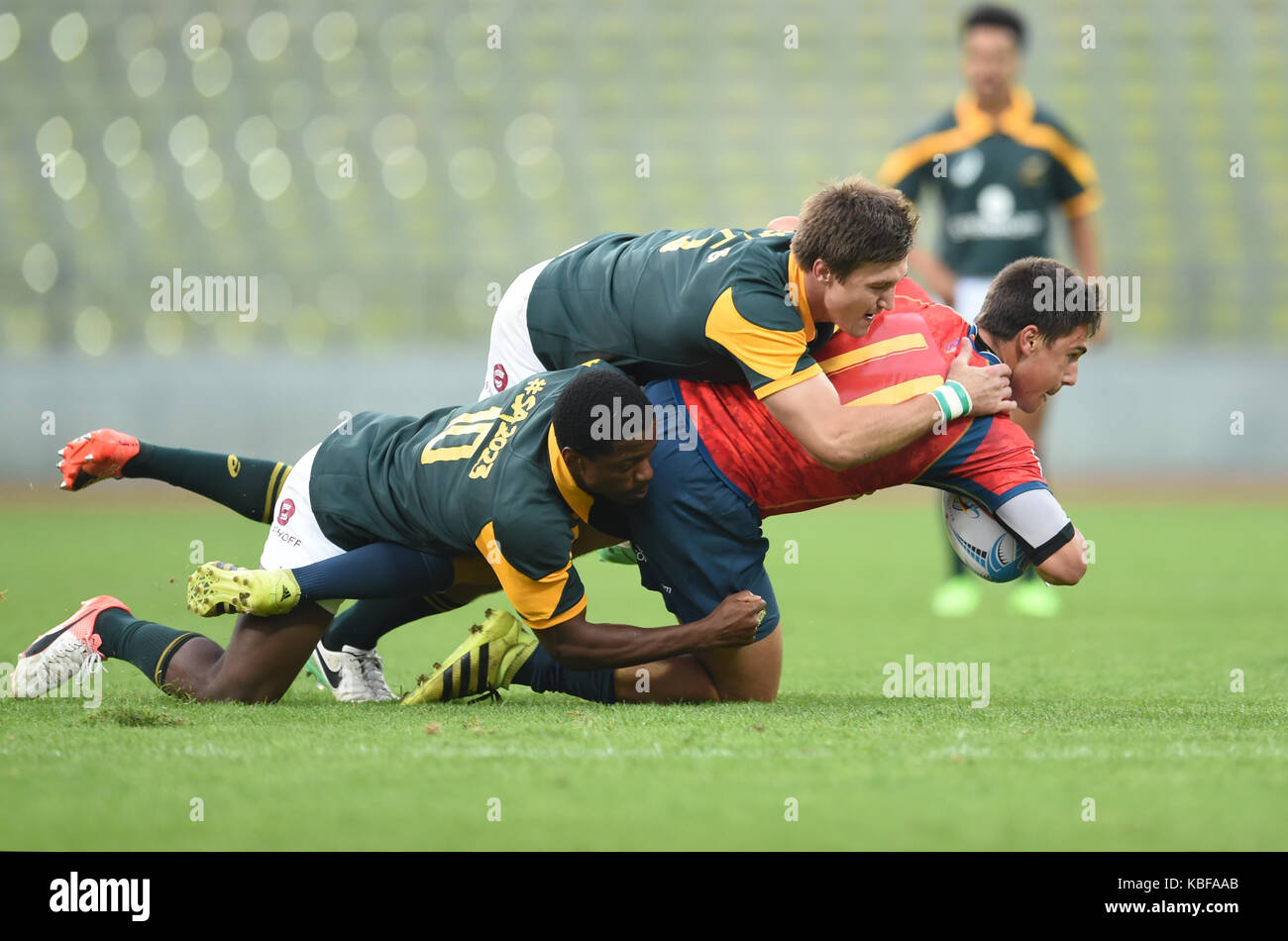 Munich, Germany. 29th Sep, 2017. South Africa's Mfundo Ndhlovu (l) und ...