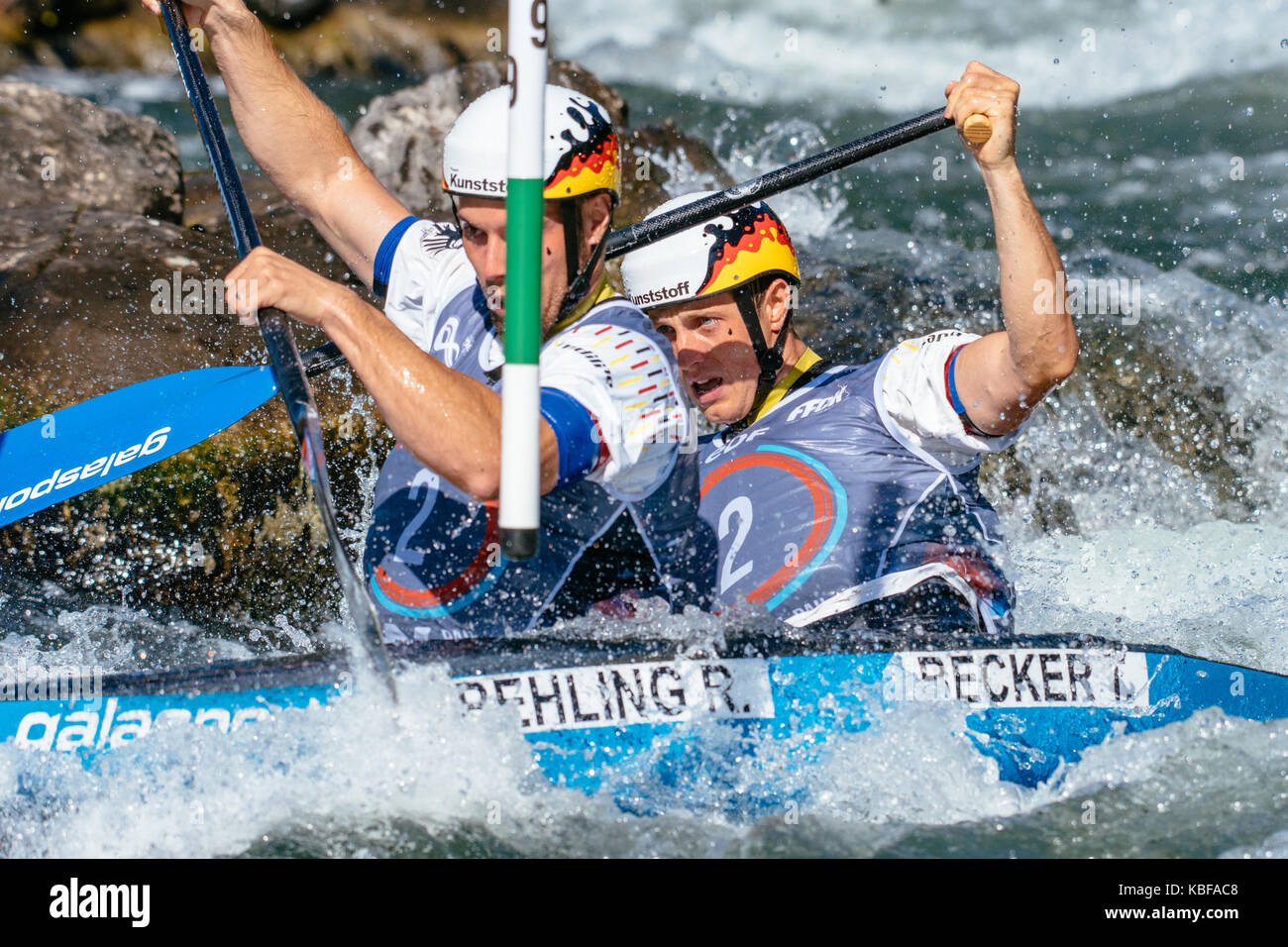Pau, France. 29th Sep, 2017. Germany's Robert Behling (l) and Thomas ...