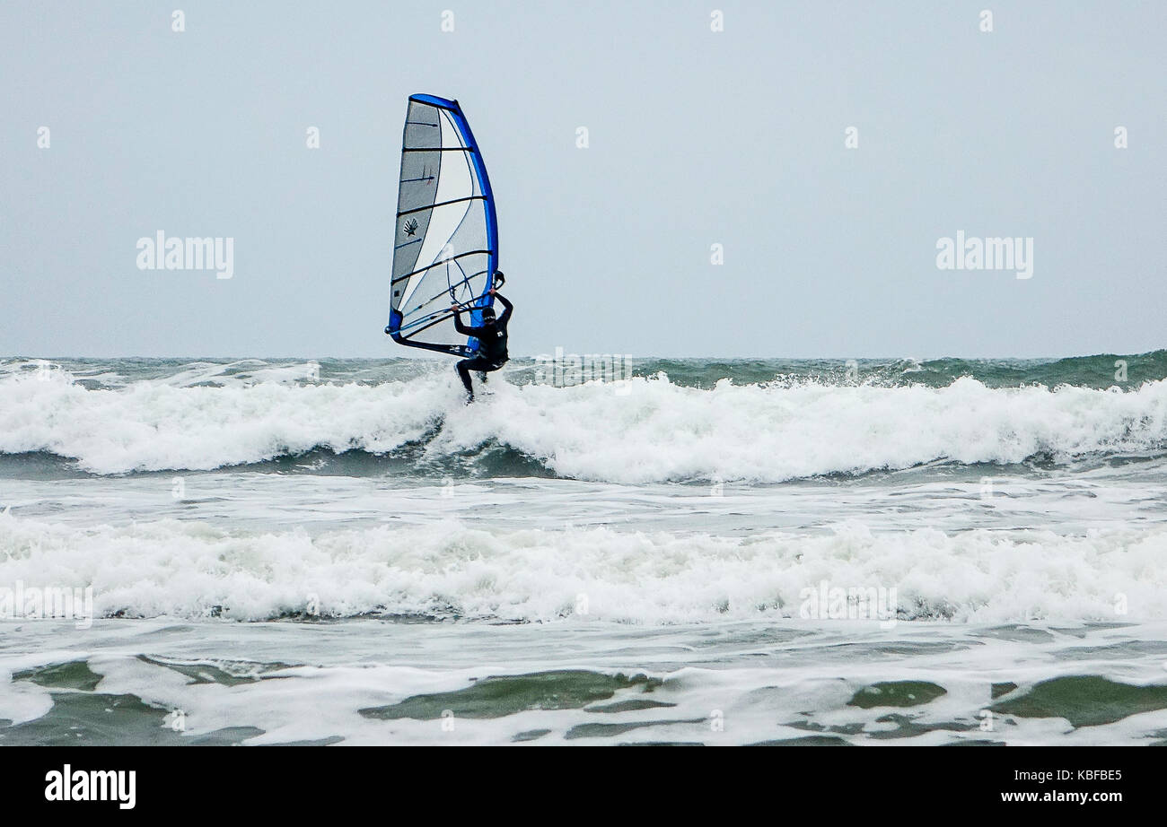 Marine Drive, East Wittering. 29th September 2017. Large surf along the ...