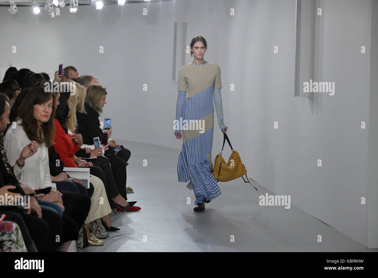 Paris, France. 29th Sep, 2017. A model presents a creation of Loewe ...