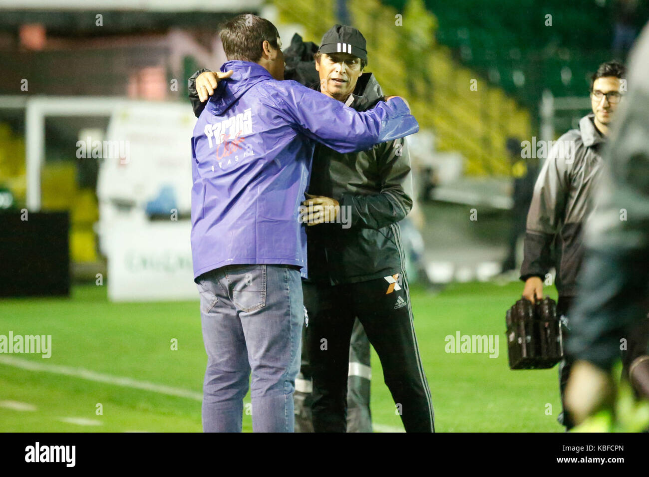 FLORIAN'POLIS, SC - 29.09.2017: FIGUEIRENSE X PARANÁ - Figueirense coach, Milton Cruz and coach ...