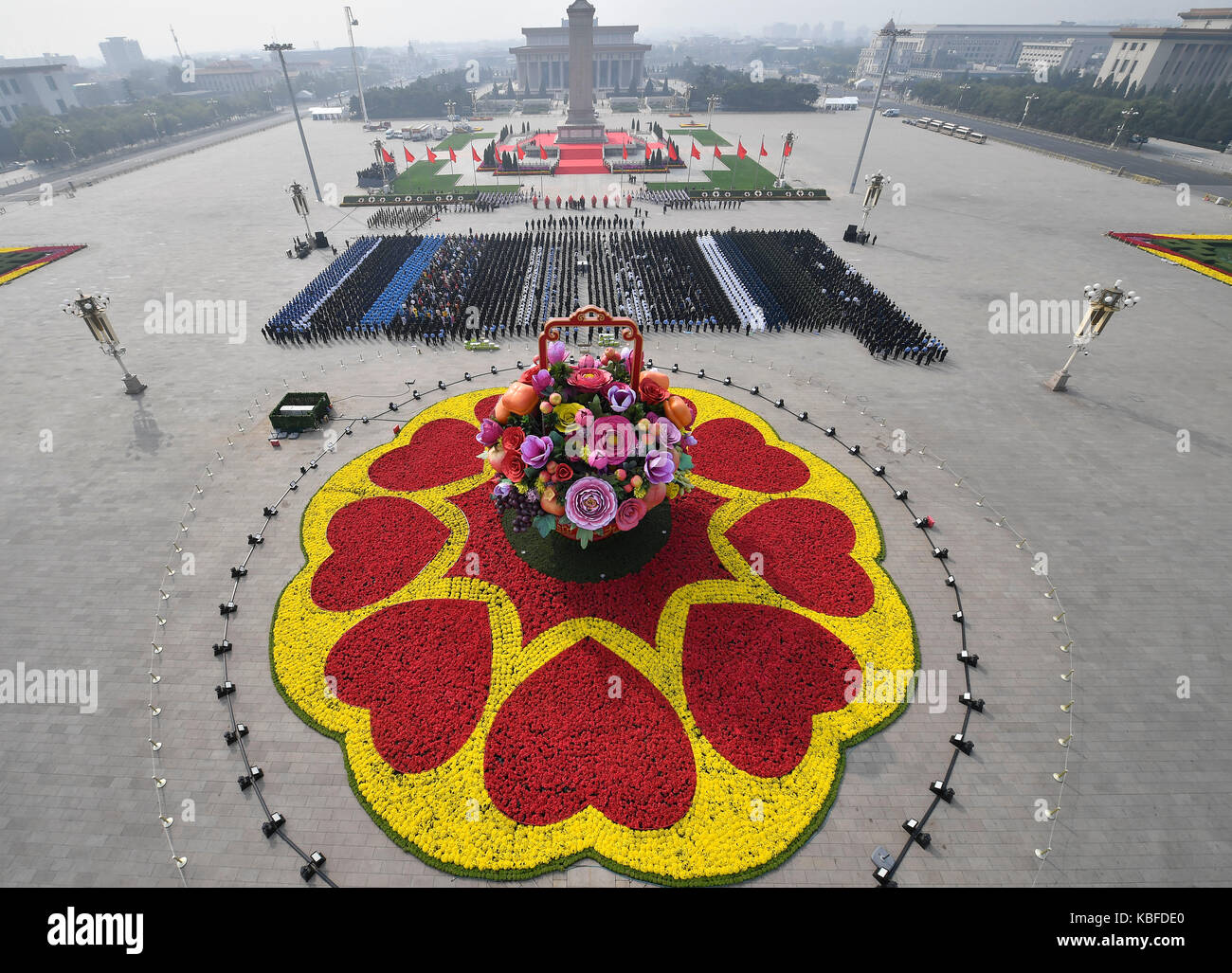 Flowers in tiananmen square hi-res stock photography and images - Alamy