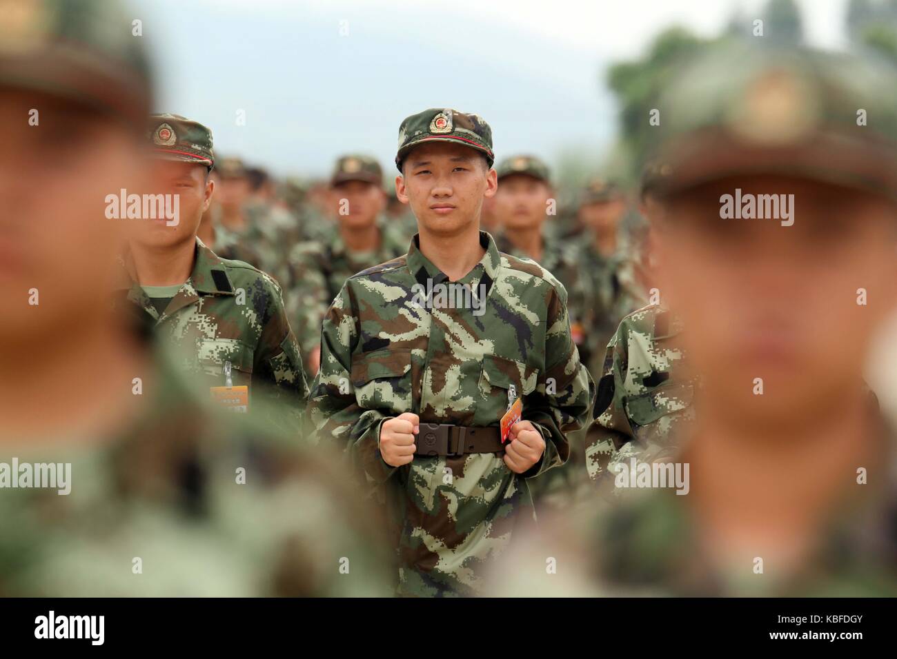 Chongzuo, China. 29th Sep, 2017. New soldiers receive military training ...