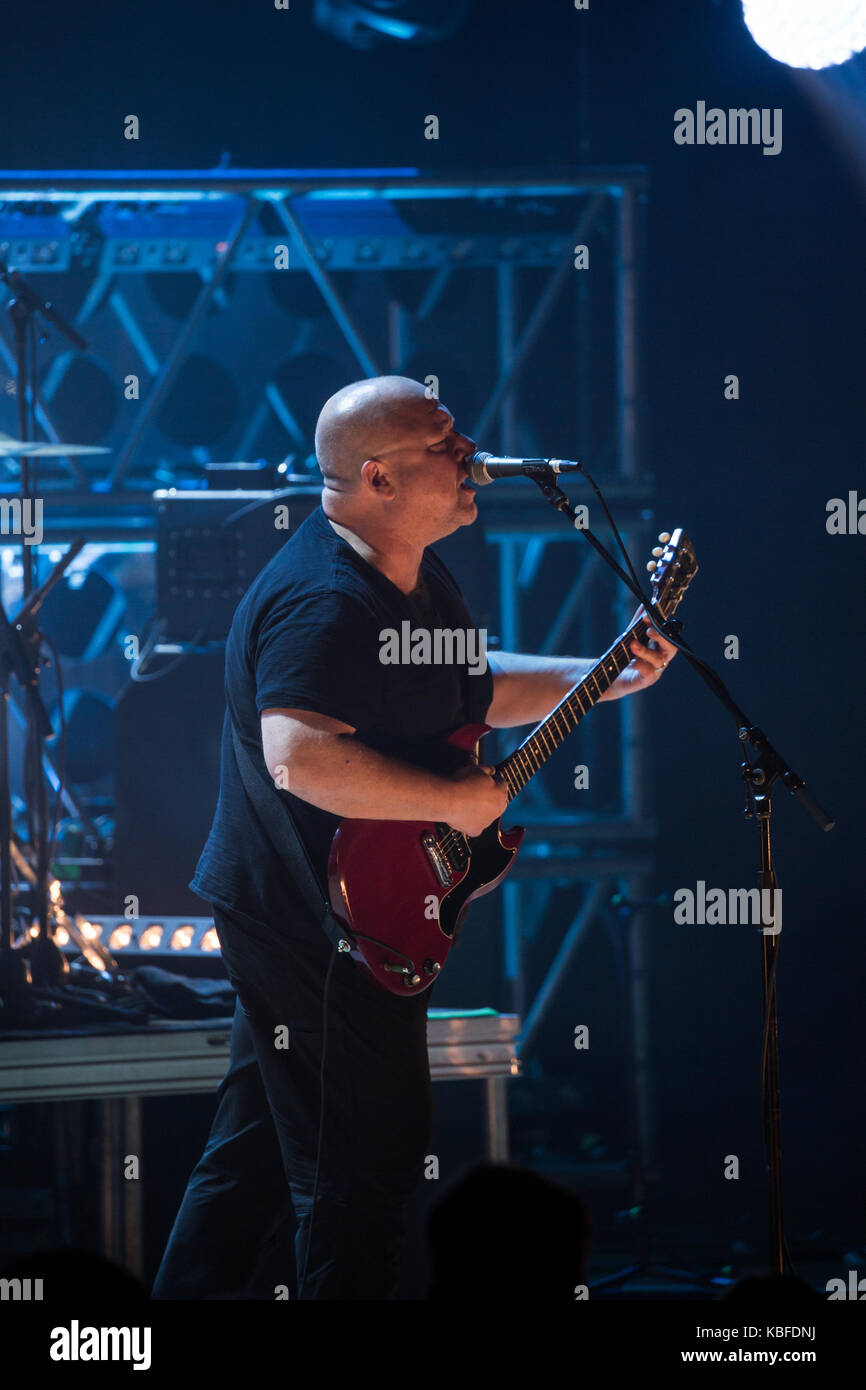 Pixies lead singer frank black hi-res stock photography and images - Alamy