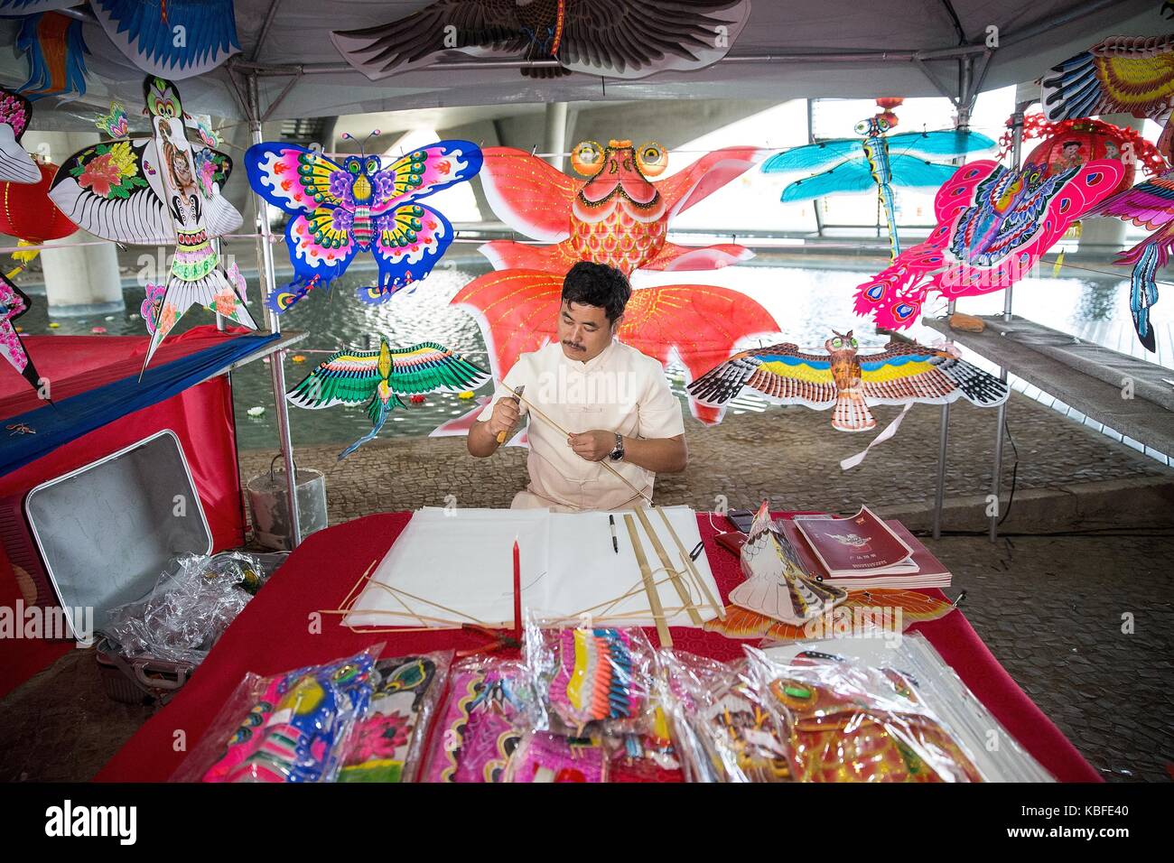 Rio De Janeiro, Brazil. 29th Sep, 2017. Wang Yunxun, a kite maker from ...