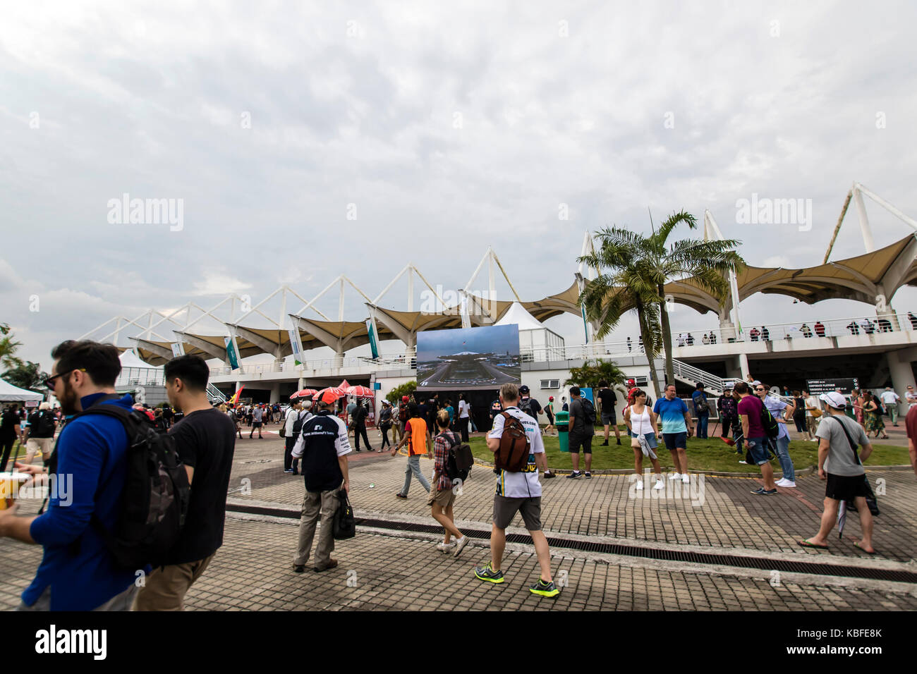 Kuala Lumpur, Malaysia. 29th September, 2017. F1 racing fans at the ...