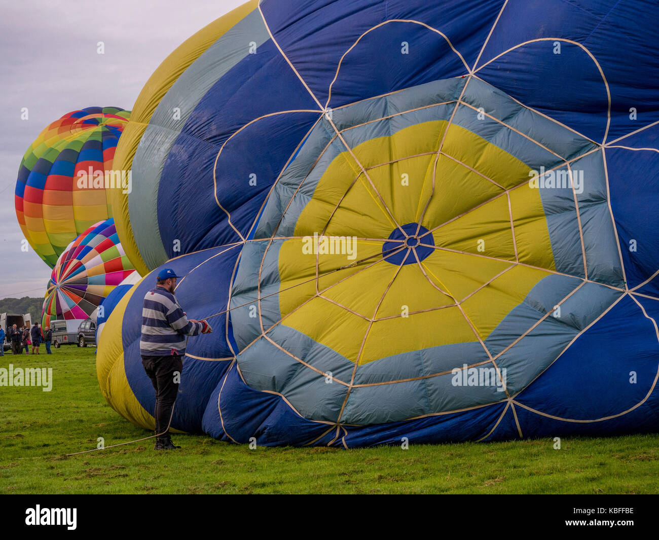 Crew tensioning the crown rope hi-res stock photography and images - Alamy