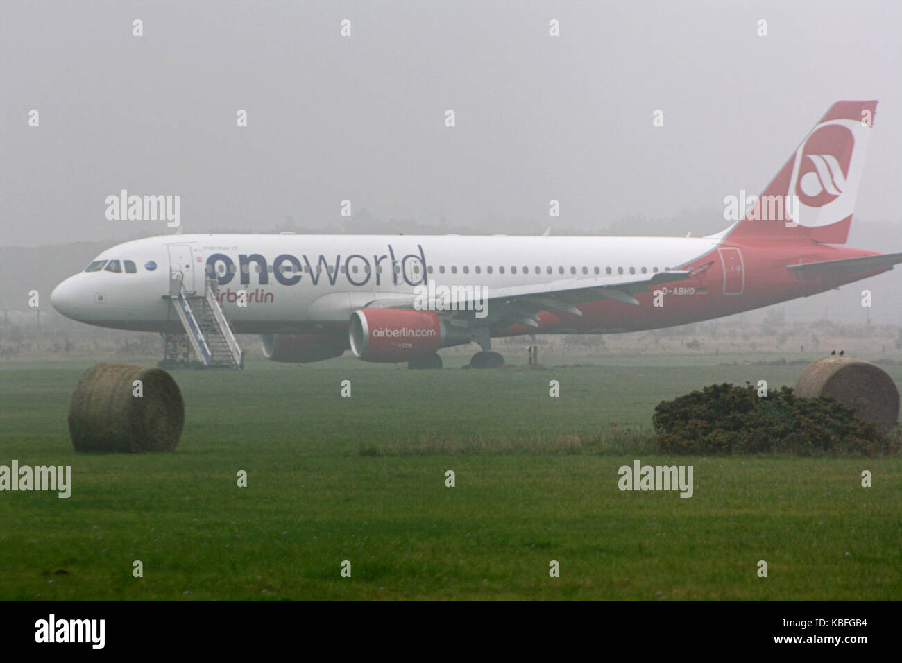 Sylt, Germany. 30th Sep, 2017. An Airbus A320 plane of the airline Air ...