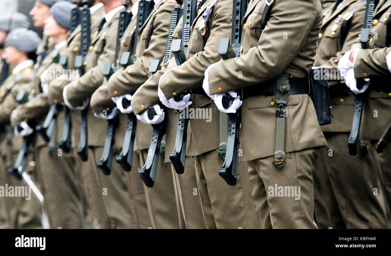 Siero, Spain. 30th September, 2017. Soldiers with rifles during the ...