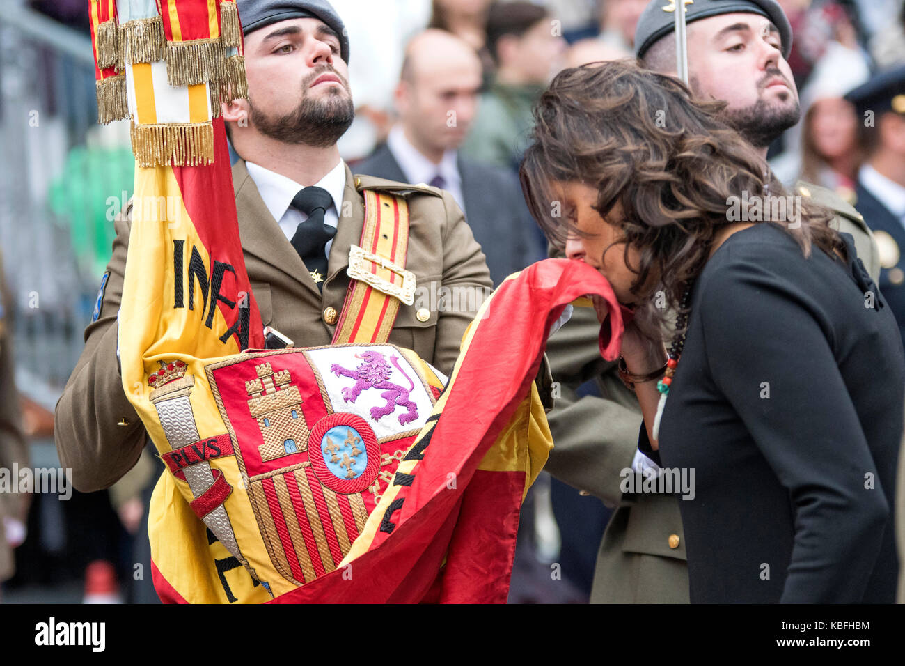 Siero, Spain. 30th September, 2017. A woman kisses the Spanish flag ...