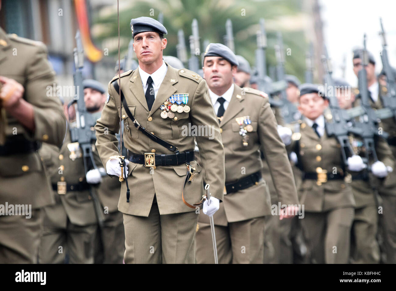 Spanish soldiers parade flag hi-res stock photography and images - Alamy