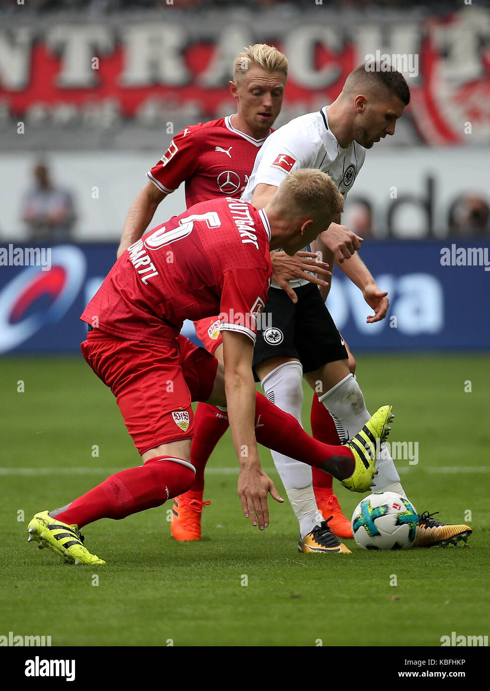Frankfurt, Germany. 30th Sep, 2017. Frankfurt's Ante Rebic (R) and ...