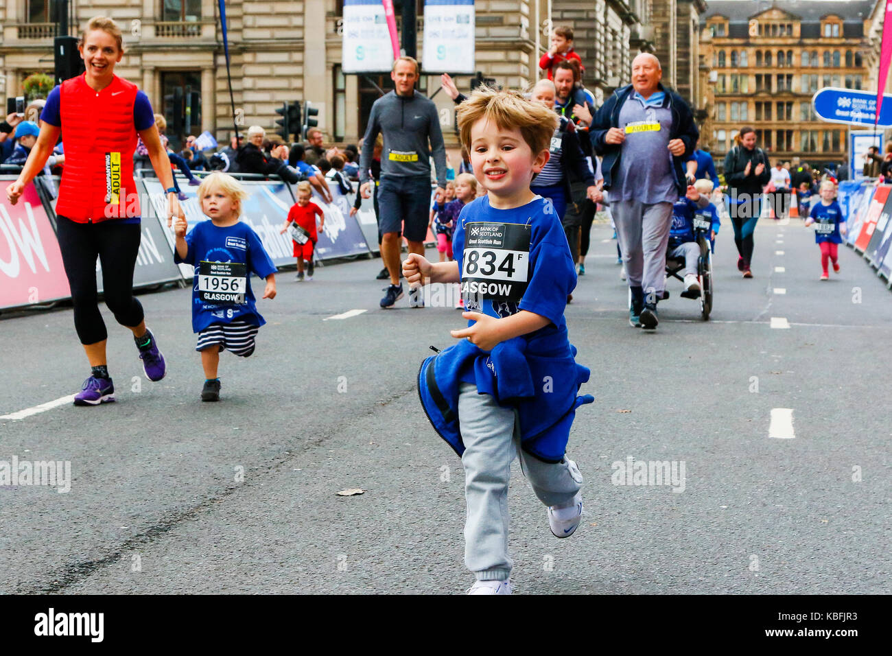 Marathon running child hi-res stock photography and images - Alamy