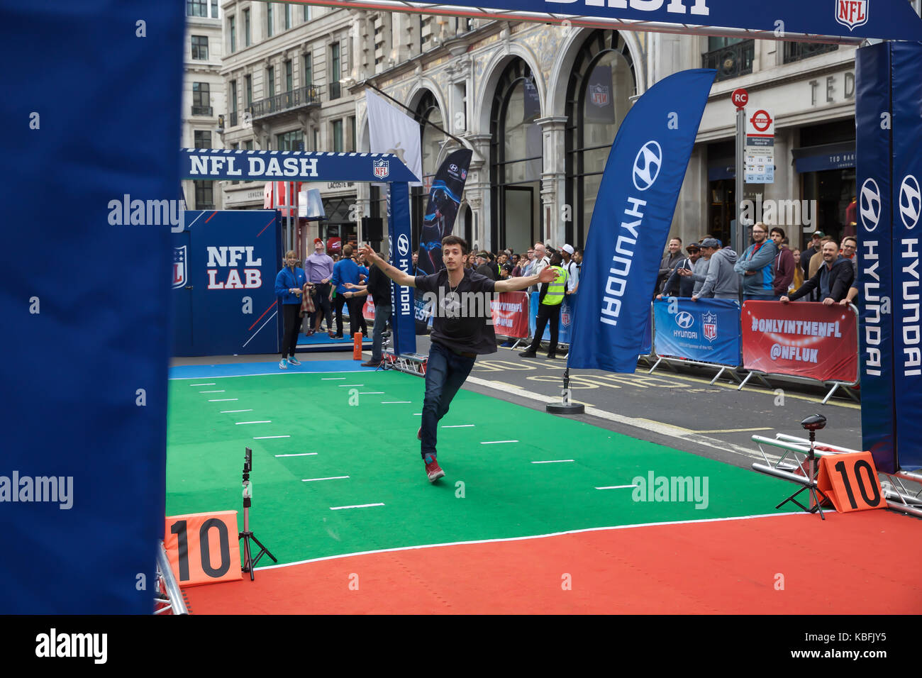 London, UK. 30th Sep, 2017. NFL on Regent Street in London. On the eve ...