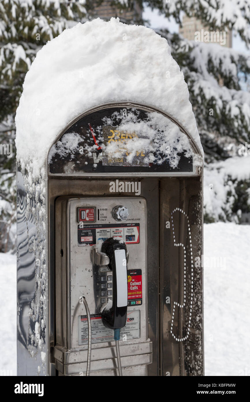 Telephone box in snow hi-res stock photography and images - Alamy