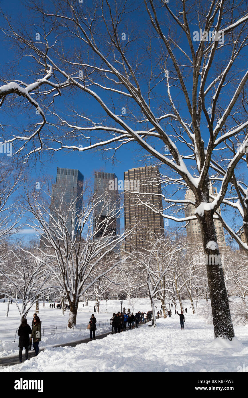 Manhattan winter hi-res stock photography and images - Alamy