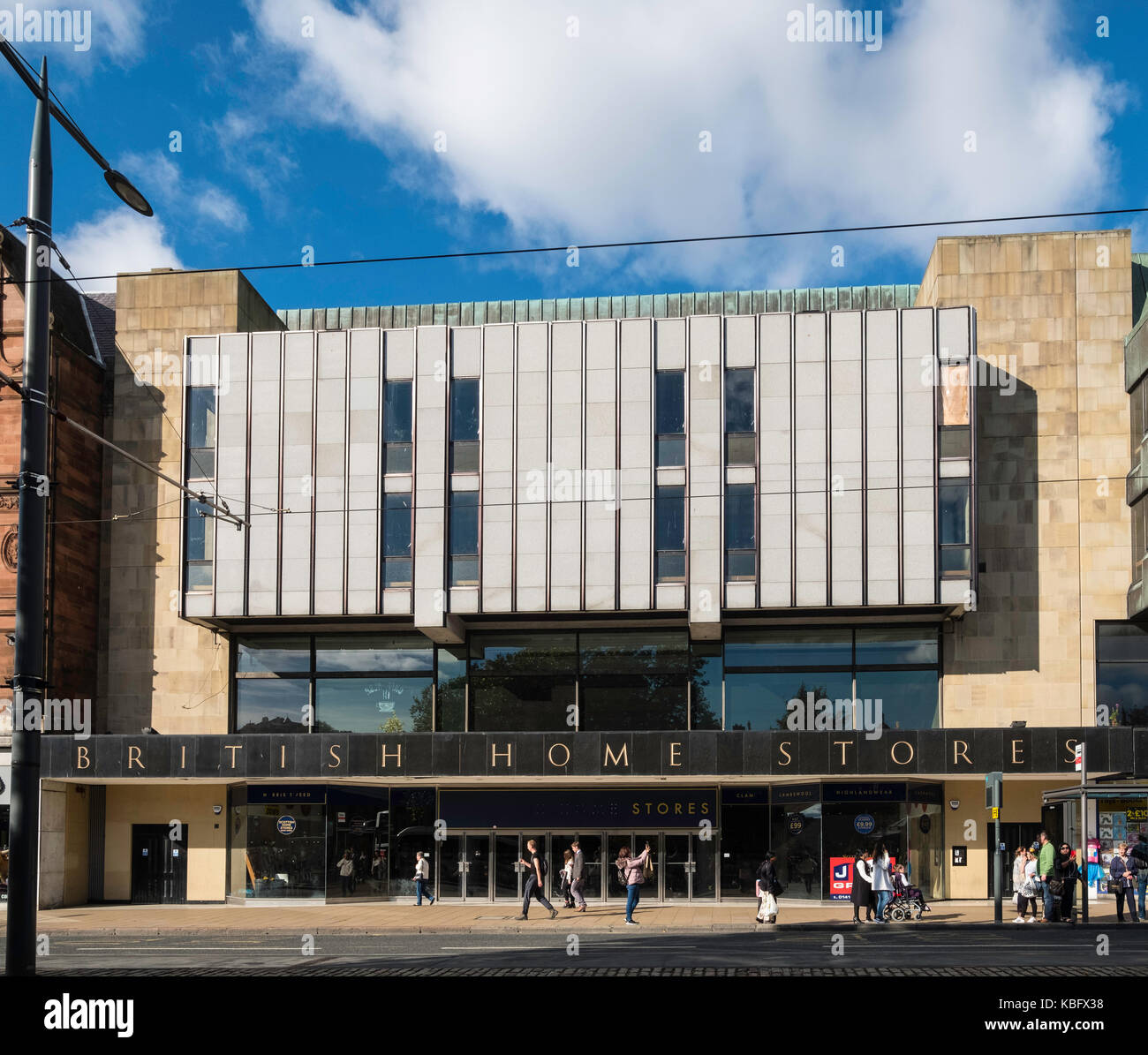 Empty stores hi-res stock photography and images - Alamy