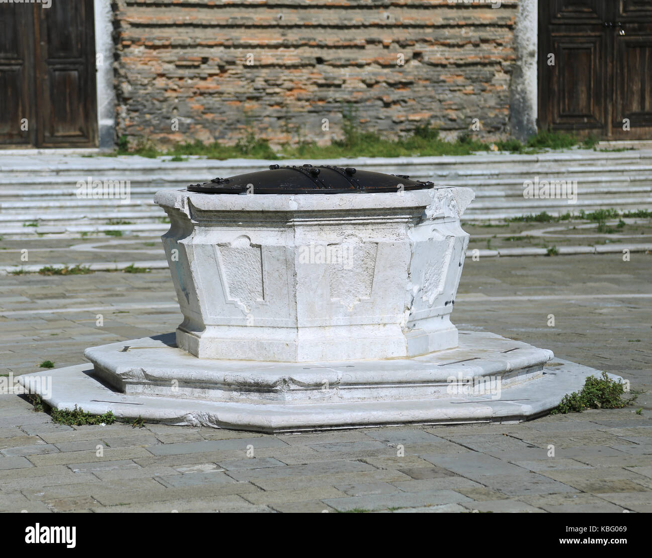 very ancient stone well in a square of a European city Stock Photo - Alamy