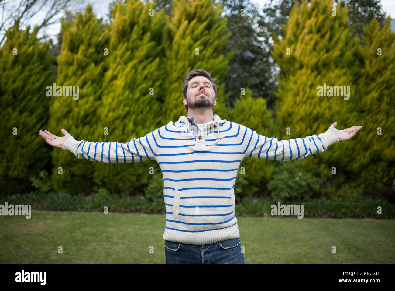 Arms wide open hi-res stock photography and images - Alamy