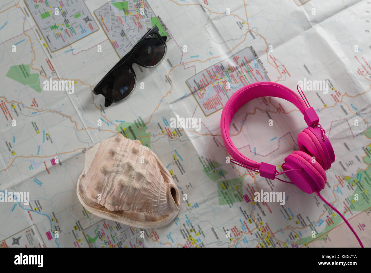 Headphones seashell map hi-res stock photography and images - Alamy