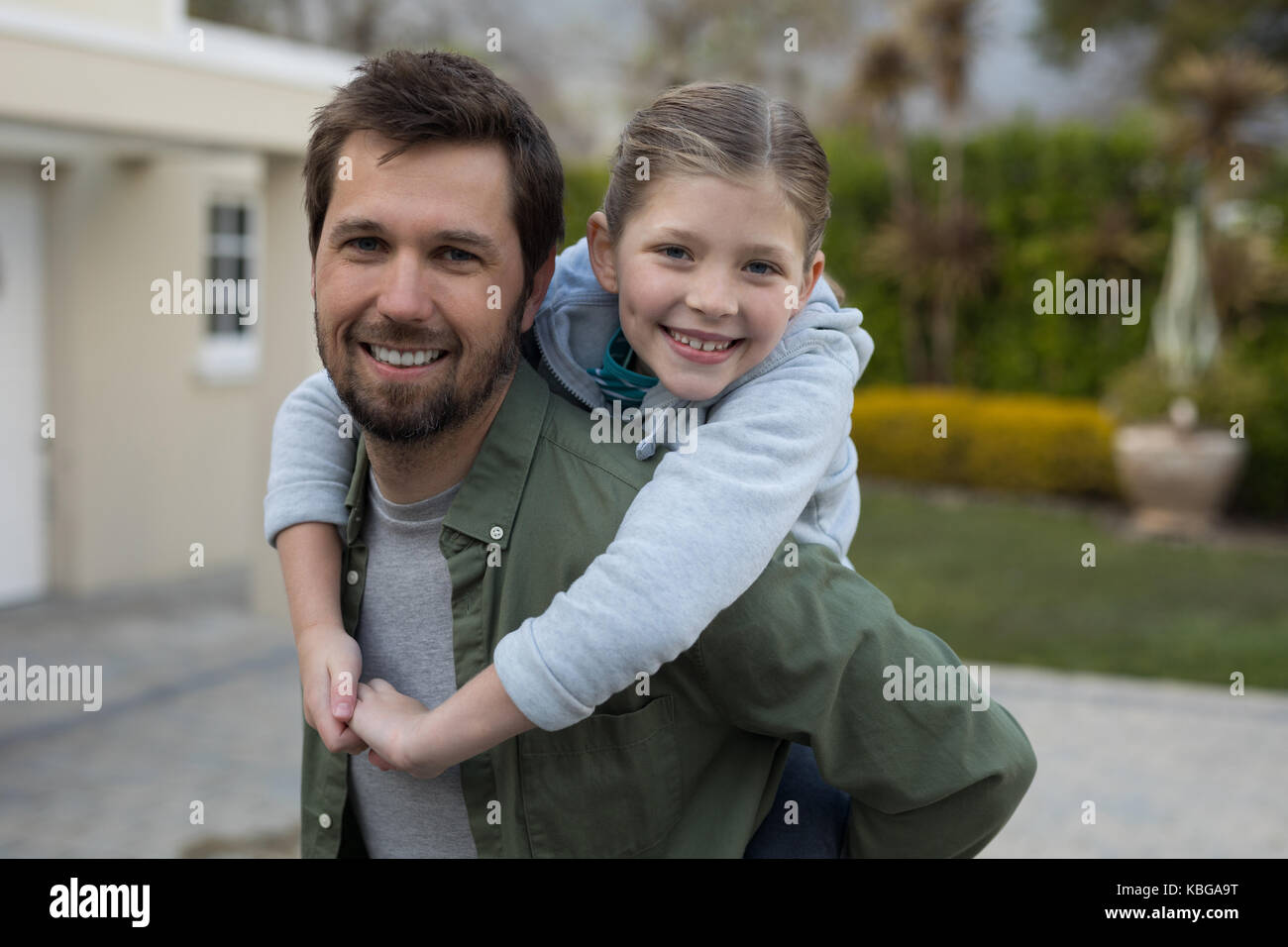 Piggyback shoulder ride hi-res stock photography and images - Alamy