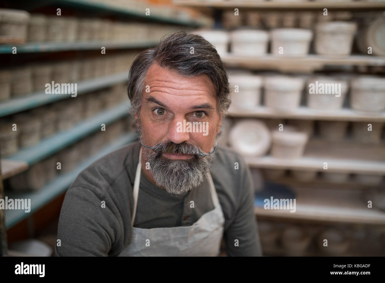Portrait of male potter in pottery workshop Stock Photo - Alamy